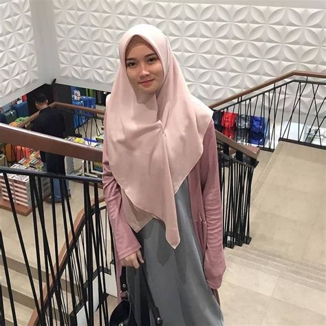 Pin Oleh Cb250p Di クイック保存 Wanita Jilbab Cantik Gambar