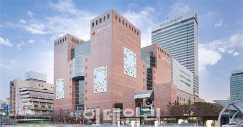 ‘연매출 3조까지불황에도 새 역사 쓴 백화점들종합
