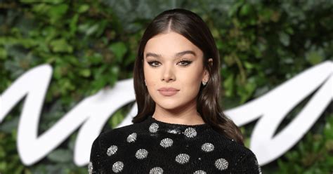 Emotional Hailee Steinfeld Reflects On Jeremy Renners Miraculous