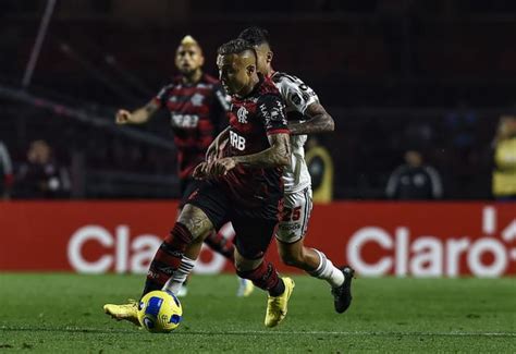 Everton Cebolinha comemora primeiro gol pelo Flamengo Traz confiança