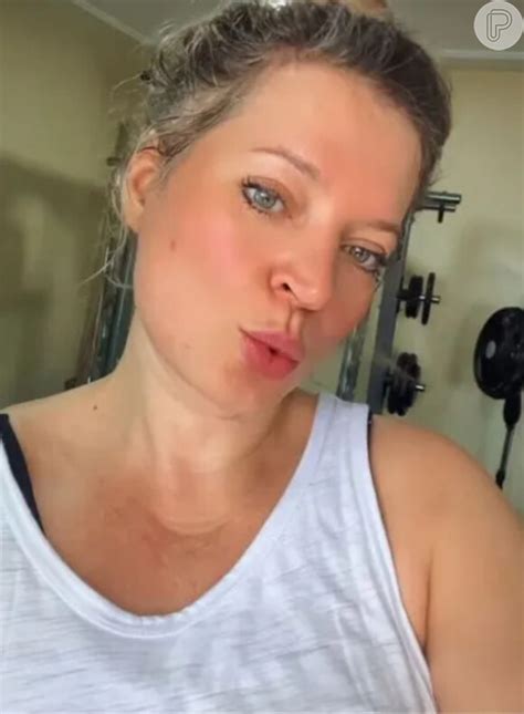 corpo definido Joice Hasselman exibe barriga tanquinho e rebate comentários após