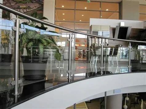 Aluminium Glass Railing In Kolhapur एल्युमीनियम की कांच रेलिंग