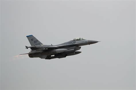 American F 16 Fighter Jet Crashes Into South Korean Sea Pilot Rescued