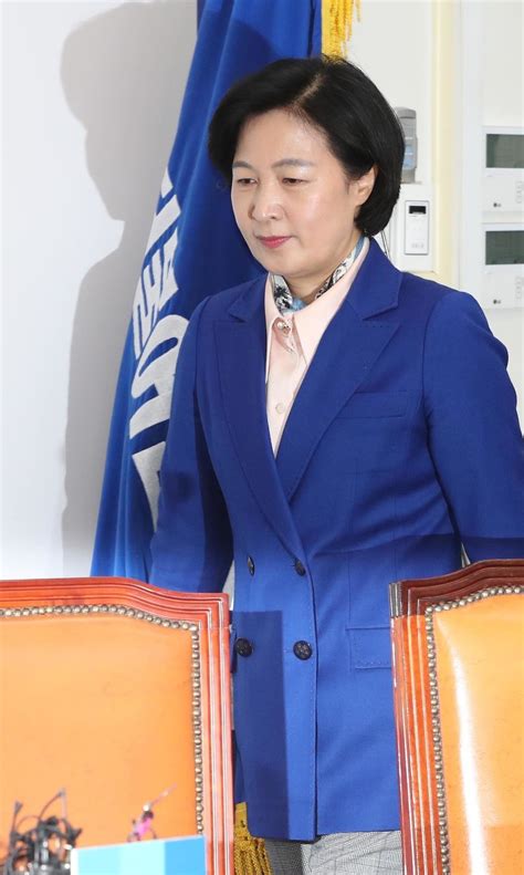 안희정 이어 정봉주까지 무관용미투 국면서 부각된 여성대표 추미애 리더십