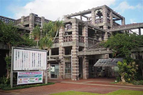 名護市庁舎は外も中も格好いい前編 ナゴラブ DEEokinawa 沖縄B級ポータル DEEokinawaでぃーおきなわ