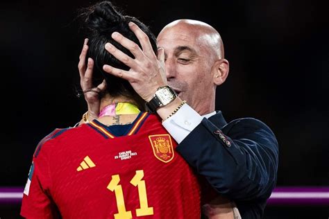スペイン女子サッカー選手への“キス問題”に広がる波紋 ルビアレス会長は「深刻なことだったか？」と開き直り ライブドアニュース