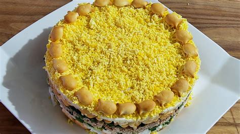 Салат с крекерами и рыбными консервами Salad With Crackers And Canned