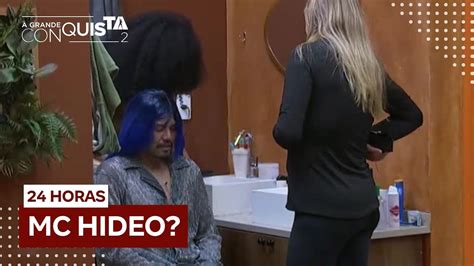 Pós festa Hideo usa peruca azul de MC Jey Jey para ajudar a cantora a