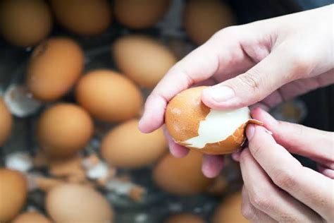 Easy Egg Peeling Tips And Tricks To Make The Process A Breeze Gistfest