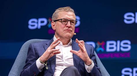 Bayern Boss Dreesen Kritisiert Rekordausgaben Der Premier League