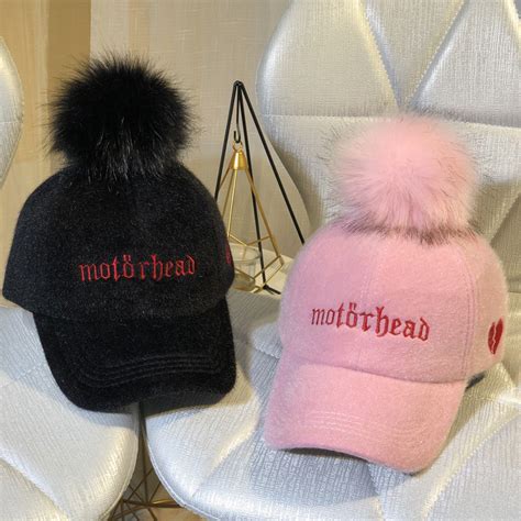 Badu Bg Зимна дамска шапка с козирка и пух в черен розов и сив цвят Badu Bg