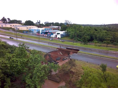 Forte Chuva Abre Cratera Em Avenida De Bauru SP CNN Brasil