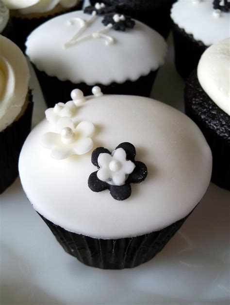 Libbys Cupcakes Etc Fondant Covered Cupcakes