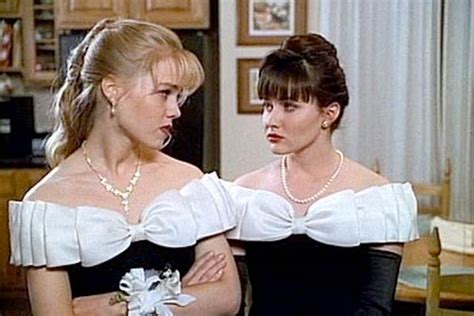 Beverly Hills 90210 Turns 25 Your Complete Guide To The Shows Epic