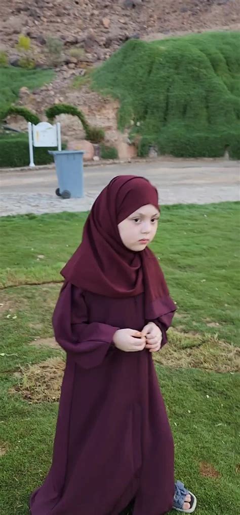 إن الله وملائكته يصلون على النبي يا أيها الذين آمنوا صلوا عليه وسلموا