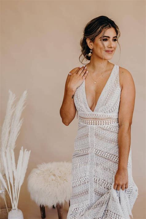 What Jewelry To Wear With V Neck Wedding Dress Ask Emmaline