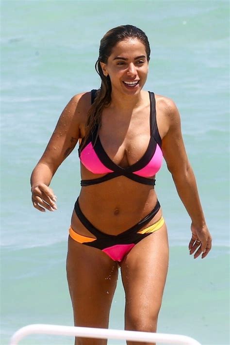 8 Sexy Anitta Bikini Pics