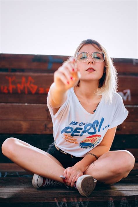 คลังภาพถ่ายฟรีของ กลางวัน กลางแจ้ง กางเกงขาสั้นสั้น การถ่ายภาพ การถ่ายภาพแฟชั่น การท่อง