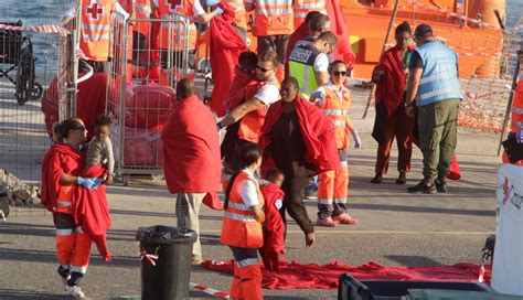 Canarias Acoge Ya A 5063 Niños Y Niñas Migrantes Y Pide Derivar A La