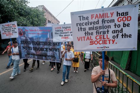 Cebu Catholics Hold Rosary Rally Vs Divorce Through City Streets Cbcpnews