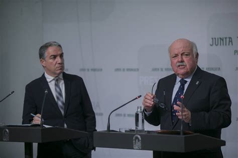 Bendodo echa balones fuera en el caso de una comisión frustrada por maletines anticovid en