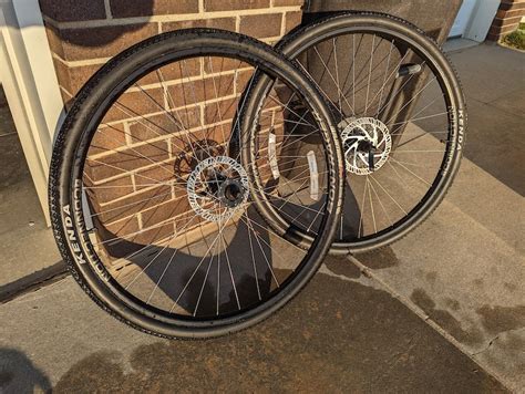 Kenda Flintridge Pro 700x35 Tubeless Gravel Tires For Sale
