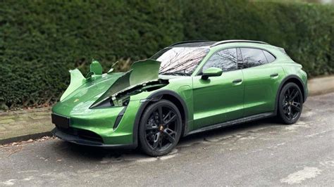 در آلمان اینجوری ماشین لخت می کنند عکس