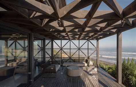 Stanaćev Granados divides levels of beach house with cargo net floor