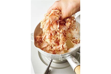 みょうがが爽やかなアクセントのなすと油揚げの味噌汁 大庭英子さんの食べ飽きない定番レシピ Dancyu ダンチュウ 食こそ