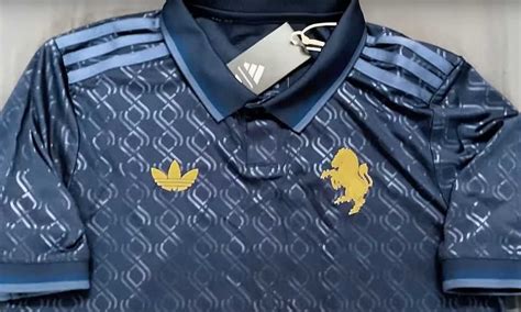 Juventus Ecco Anche La Terza Maglia Sarà Blu E Con La Zebra Nel Logo