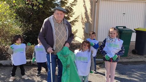 Saint Julien De Vouvantes Trois Kilos De Déchets Ramassés Par Les élèves