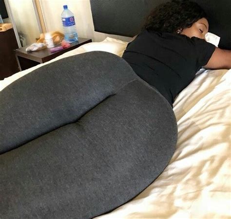 Photo Tanzanian Curvy Model Sanchis Butt And Hips Almost Takes Up