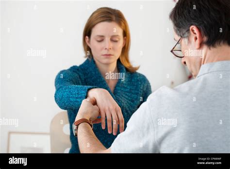 Hypnotized And Therapist Hi Res Stock Photography And Images Alamy