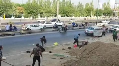 کتک کاری وحشتناک چند مرد افغانی در خیابان های تهران فیلم