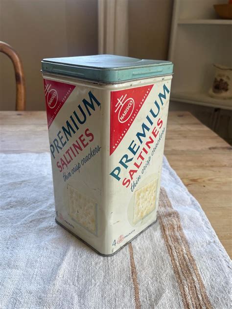1950s Bilingual Premium Nabisco National Biscuit Company Saltine Cracker Tin Nabisco Red White
