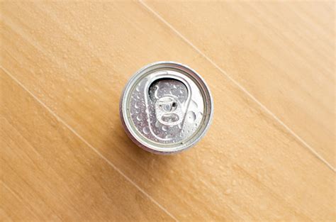 알루미늄 캔 최고 음료 캔 알루미늄 금속을 재활용하십시오 소다 바닥 알루미늄 캔 상단 보기 소다 캔 질감 캔 벽지 맥주에 대한