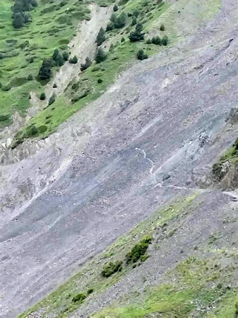 თუშეთის შიდა საავტომობილო გზების გაწმენდითი სამუშაოები მიმდინარეობს