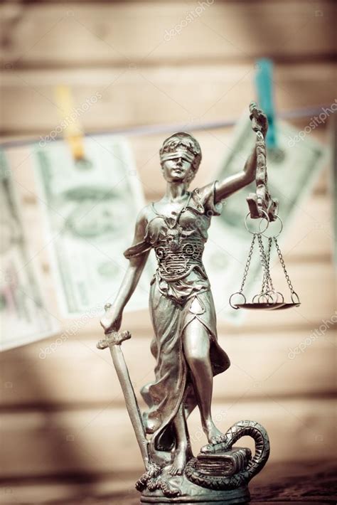 Diosa Temática O Dama Justicia Sosteniendo La Balanza Con Los Ojos