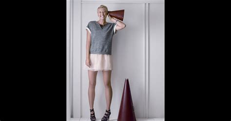 Maria Sharapova espiègle et sensuelle fait les yeux doux à la mode Purepeople