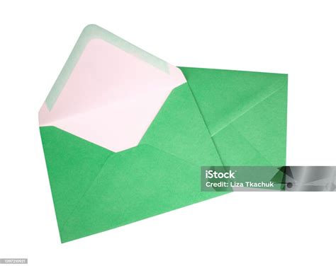 白い背景に分離された緑色の封筒を作成する Sendのストックフォトや画像を多数ご用意 Send からっぽ ウクライナ Istock