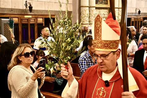 Encabeza obispo Hilario González Domingo de Ramos en Catedral de
