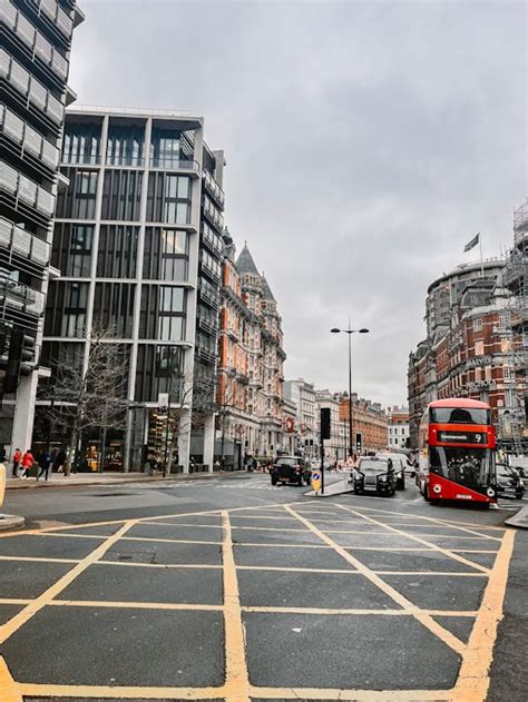 거리 장면 건물 건축 관광 교통 도로 도로 표시 도시 거리 도시 건축 도시 경관 도시 여행 도시 영국 도시