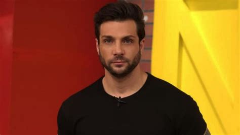 Nicola Porcella Va Por Otro Retro Y Se Suma A Aventurera Para Darle