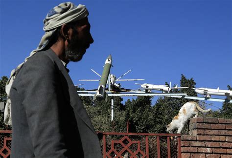 Hutíes Del Yemen Reivindican Un Ataque Con Misiles Y Drones Contra Un