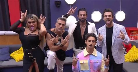 Team Infierno” Cumple Su Promesa Se Pasean Sin Ropa