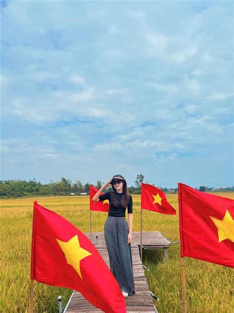 Dàn Hoa á Hậu Mặc áo Dài Trong Kỳ Nghỉ Lễ Quốc Khánh 2sao