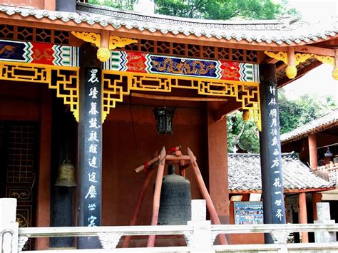 李白是我国唐代著名的浪漫主义诗人 后人称他为 李清照号青莲居士 宋代著名的婉约派词人 成语词句网