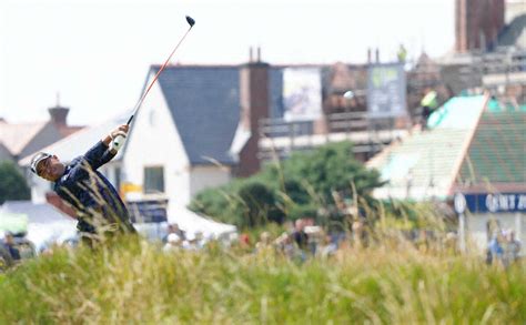 ＜全英オープン・第1ラウンド＞18番、セカンドショットを放つ松山英樹（撮影・西尾 大助） ― スポニチ Sponichi Annex スポーツ