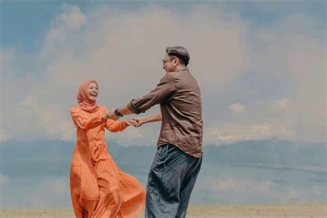 Nampak Bini Orang Lain Lawa Isteri Sendiri Dijeling Teguran Lelaki
