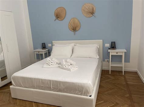 HOTELS Room Rentals Ridi Che Ti Passa